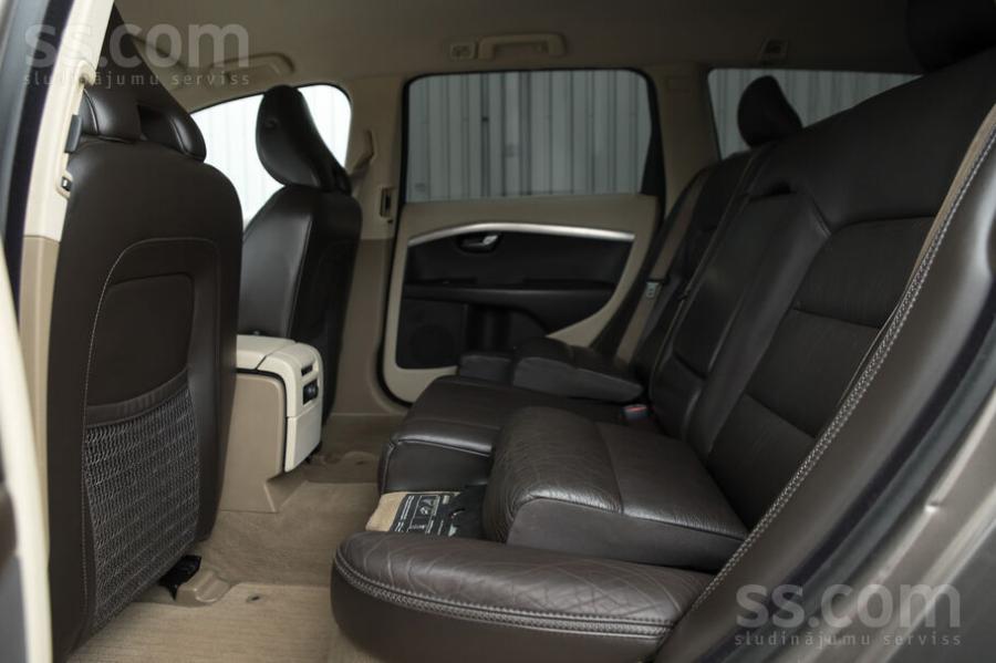 Brown Volvo XC70 2008 in Tukums, with an engine capacity of 2.40 L and mileage of 324 thousand km for 7490 €, photo 14 on AUTOMOTO.COM.LV