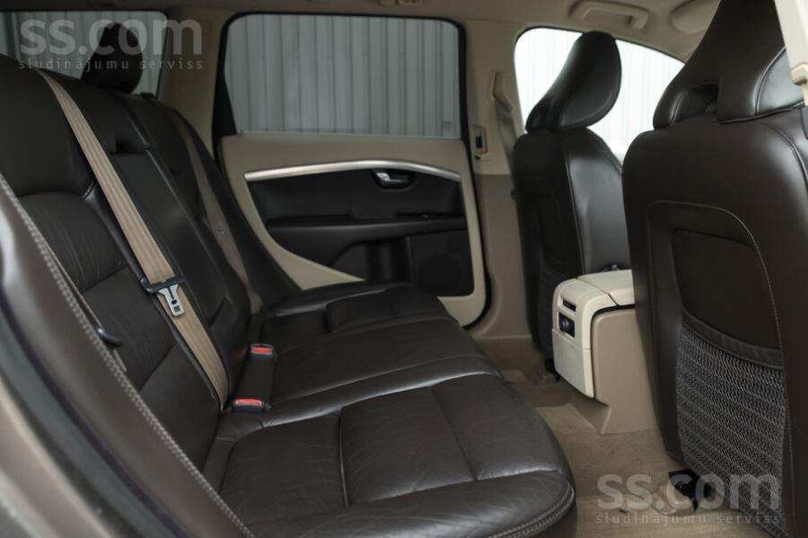 Brown Volvo XC70 2008 in Tukums, with an engine capacity of 2.40 L and mileage of 324 thousand km for 7490 €, photo 17 on AUTOMOTO.COM.LV