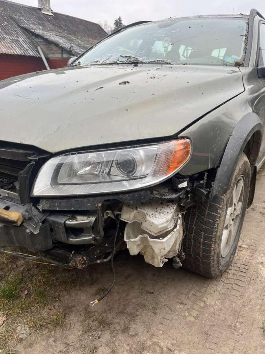 Brūns Volvo XC70 2008 Vievis, ar dzinēja tilpumu 3.19 L un nobraukumu 290 tūkst. km par 2100 €, foto 3 vietnē AUTOMOTO.COM.LV