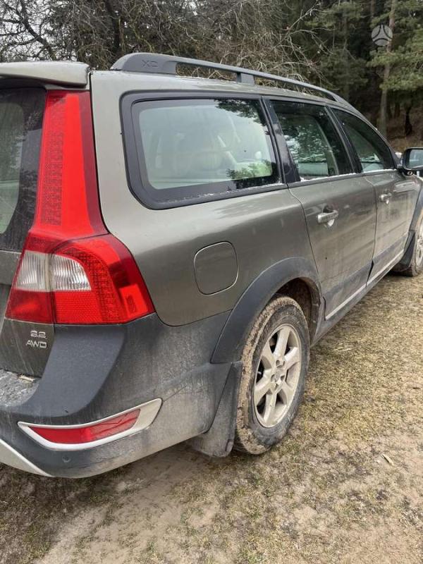 Brūns Volvo XC70 2008 Vievis, ar dzinēja tilpumu 3.19 L un nobraukumu 290 tūkst. km par 2100 €, foto 6 vietnē AUTOMOTO.COM.LV