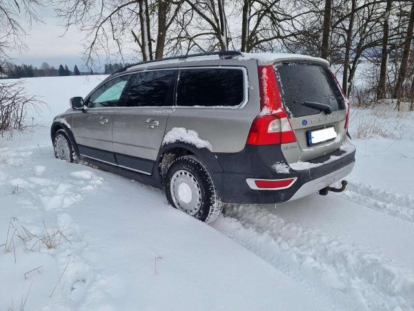 Brūns Volvo XC70 2008 Šalčininkai, ar dzinēja tilpumu 2.40 L un nobraukumu 590 tūkst. km par 3900 €, foto 5 vietnē AUTOMOTO.COM.LV