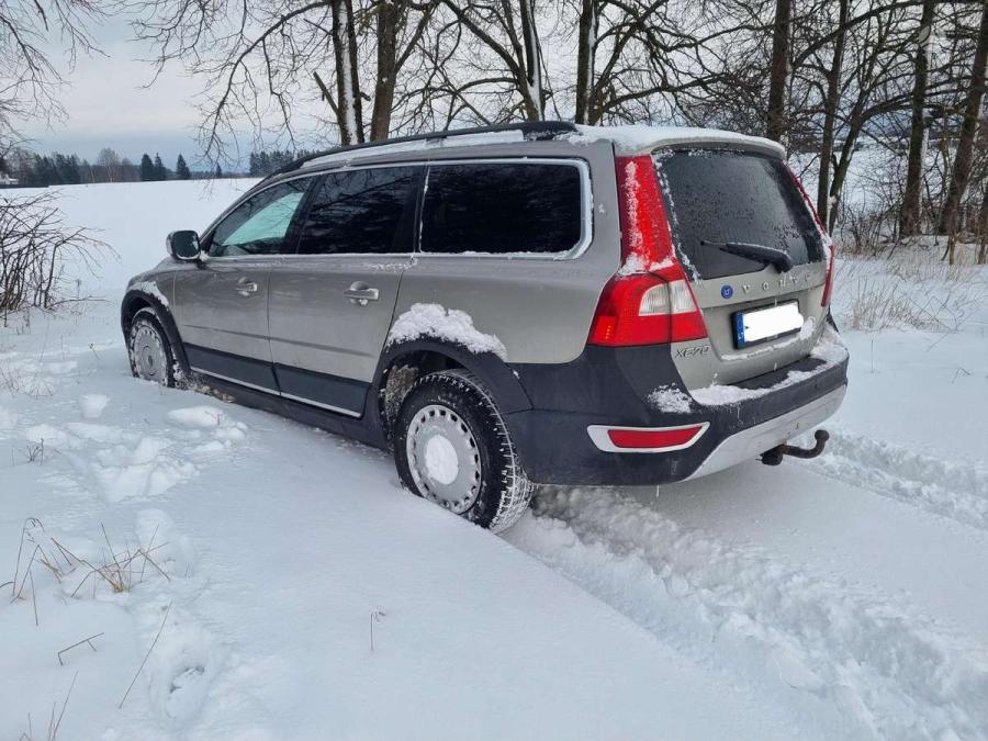 Brūns Volvo XC70 2008 Šalčininkai, ar dzinēja tilpumu 2.40 L un nobraukumu 590 tūkst. km par 3900 €, foto 5 vietnē AUTOMOTO.COM.LV