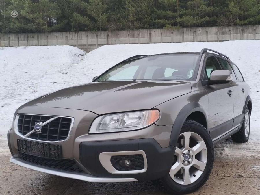 Brown Volvo XC70 2008 in Vilnius, with an engine capacity of 2.40 L and mileage of 330 thousand km for 6750 €, photo 1 on AUTOMOTO.COM.LV