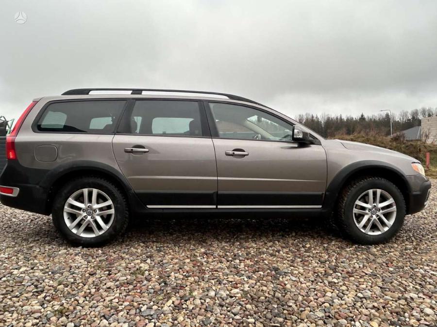 Brūns Volvo XC70 2008 Šalčininkai, ar dzinēja tilpumu 2.40 L un nobraukumu 322 tūkst. km par 5700 €, foto 3 vietnē AUTOMOTO.COM.LV