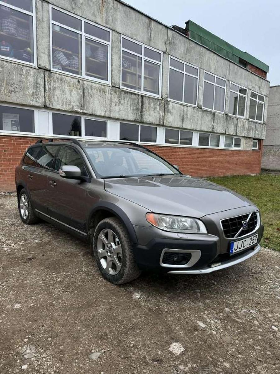 Brown Volvo XC70 2008 in Vievis, with an engine capacity of 2.40 L and mileage of 360 thousand km for 6000 €, photo 1 on AUTOMOTO.COM.LV