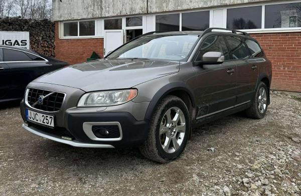 Brown Volvo XC70 2008 in Vievis, with an engine capacity of 2.40 L and mileage of 360 thousand km for 6000 €, photo 2 on AUTOMOTO.COM.LV