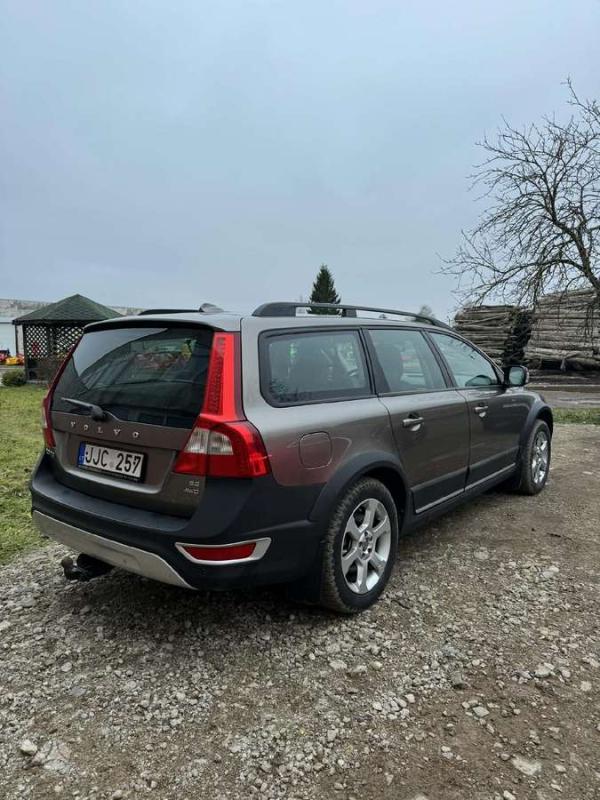 Brown Volvo XC70 2008 in Vievis, with an engine capacity of 2.40 L and mileage of 360 thousand km for 6000 €, photo 3 on AUTOMOTO.COM.LV