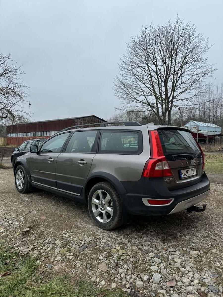 Brown Volvo XC70 2008 in Vievis, with an engine capacity of 2.40 L and mileage of 360 thousand km for 6000 €, photo 4 on AUTOMOTO.COM.LV