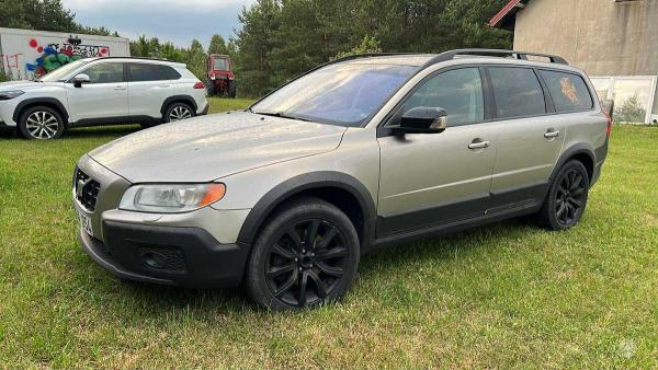 Brown Volvo XC70 2008 in Klaipeda, with an engine capacity of 2.40 L and mileage of 270 thousand km for 4450 €, photo 1 on AUTOMOTO.COM.LV