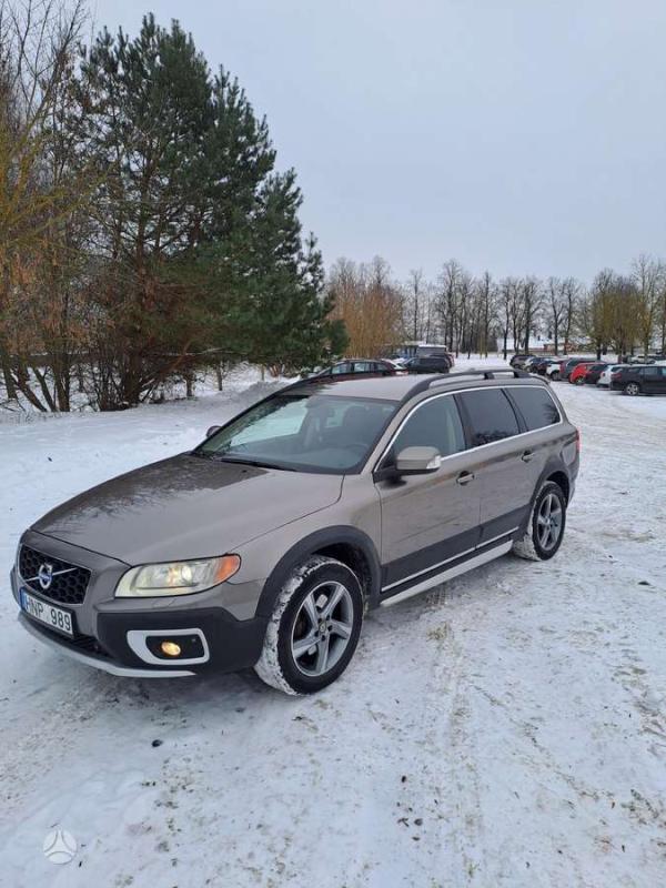 Brown Volvo XC70 2008 in Ukmerge, with an engine capacity of 2.40 L and mileage of 377 thousand km for 4750 €, photo 1 on AUTOMOTO.COM.LV