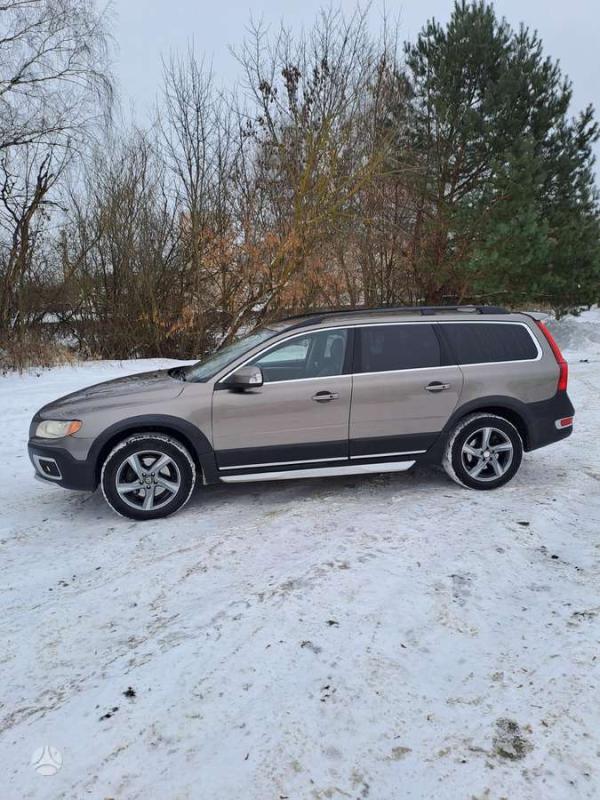 Brown Volvo XC70 2008 in Ukmerge, with an engine capacity of 2.40 L and mileage of 377 thousand km for 4750 €, photo 2 on AUTOMOTO.COM.LV
