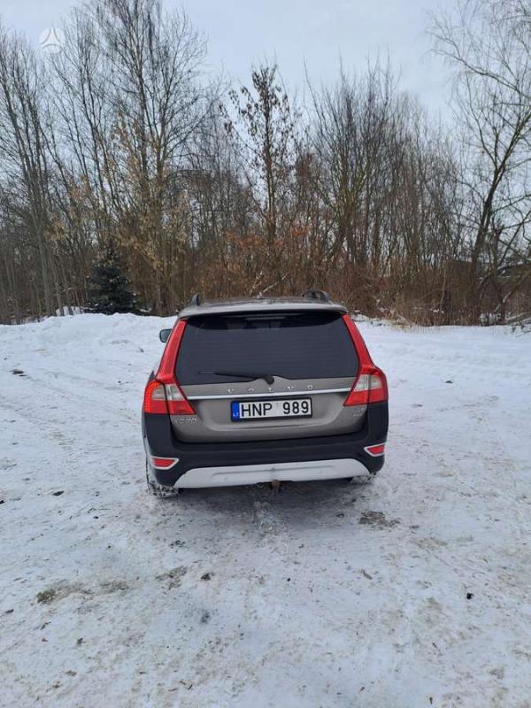 Brown Volvo XC70 2008 in Ukmerge, with an engine capacity of 2.40 L and mileage of 377 thousand km for 4750 €, photo 4 on AUTOMOTO.COM.LV