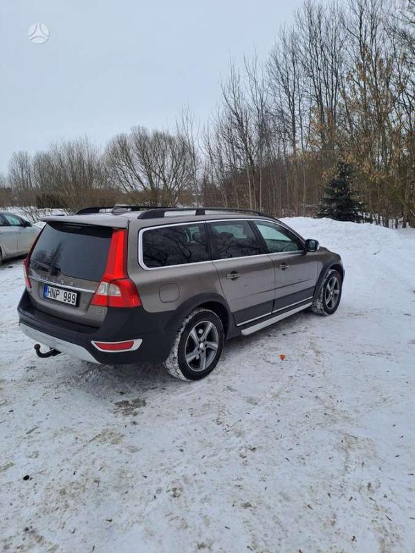 Brown Volvo XC70 2008 in Ukmerge, with an engine capacity of 2.40 L and mileage of 377 thousand km for 4750 €, photo 5 on AUTOMOTO.COM.LV