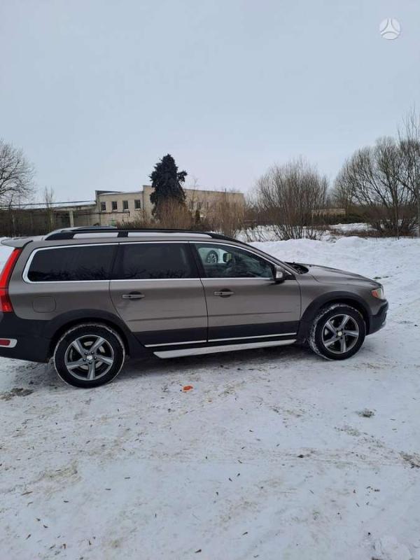 Brown Volvo XC70 2008 in Ukmerge, with an engine capacity of 2.40 L and mileage of 377 thousand km for 4750 €, photo 6 on AUTOMOTO.COM.LV