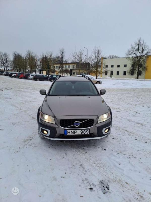 Brown Volvo XC70 2008 in Ukmerge, with an engine capacity of 2.40 L and mileage of 377 thousand km for 4750 €, photo 8 on AUTOMOTO.COM.LV