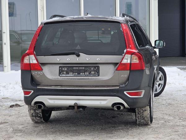 Brown Volvo XC70 2008 in Vilnius, with an engine capacity of 2.40 L and mileage of 271 thousand km for 6950 €, photo 8 on AUTOMOTO.COM.LV