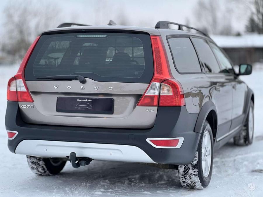 Brūns Volvo XC70 2008 Utena, ar dzinēja tilpumu 2.40 L un nobraukumu 265 tūkst. km par 6550 €, foto 4 vietnē AUTOMOTO.COM.LV