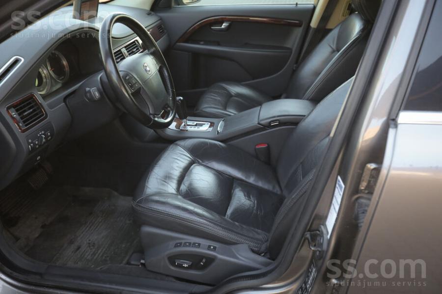 Brūns Volvo XC70 2008 Rīga, ar dzinēja tilpumu 2.40 L un nobraukumu 263 tūkst. km par 5490 €, foto 8 vietnē AUTOMOTO.COM.LV