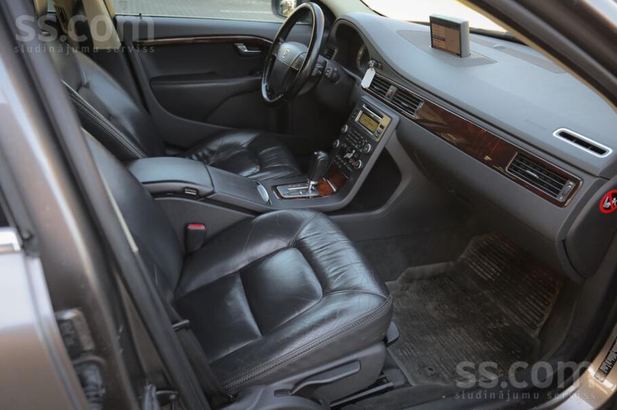 Brūns Volvo XC70 2008 Rīga, ar dzinēja tilpumu 2.40 L un nobraukumu 263 tūkst. km par 5490 €, foto 9 vietnē AUTOMOTO.COM.LV