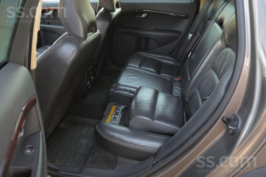 Brūns Volvo XC70 2008 Rīga, ar dzinēja tilpumu 2.40 L un nobraukumu 263 tūkst. km par 5490 €, foto 10 vietnē AUTOMOTO.COM.LV