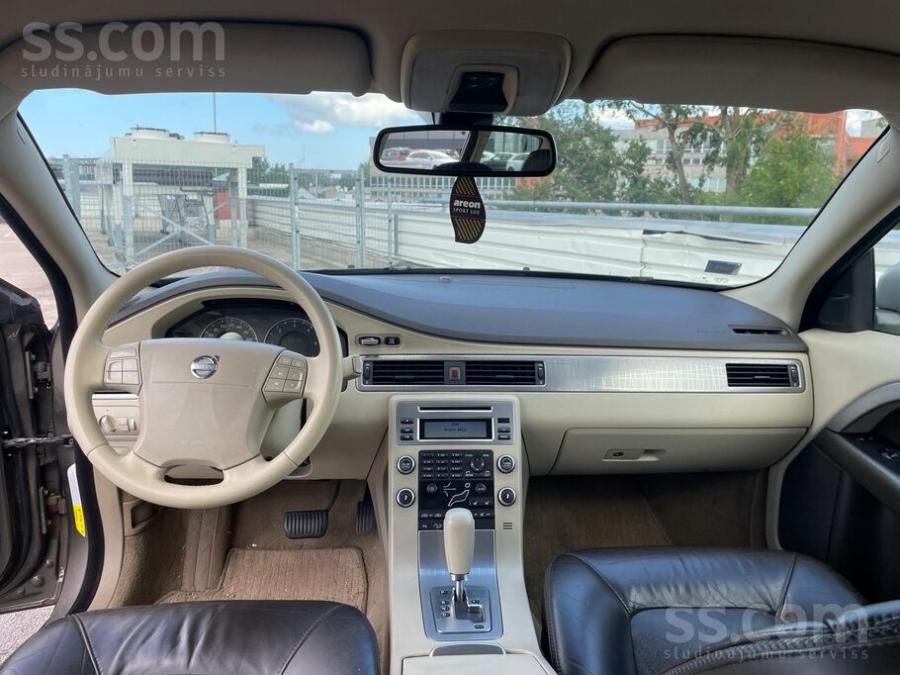 Brown Volvo XC70 2008 in Riga, with an engine capacity of 2.40 L and mileage of 520 thousand km for 1600 €, photo 6 on AUTOMOTO.COM.LV