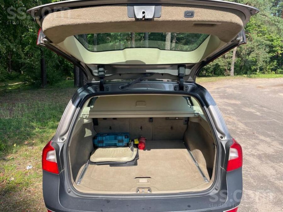 Brown Volvo XC70 2008 in Riga, with an engine capacity of 2.40 L and mileage of 520 thousand km for 1600 €, photo 7 on AUTOMOTO.COM.LV