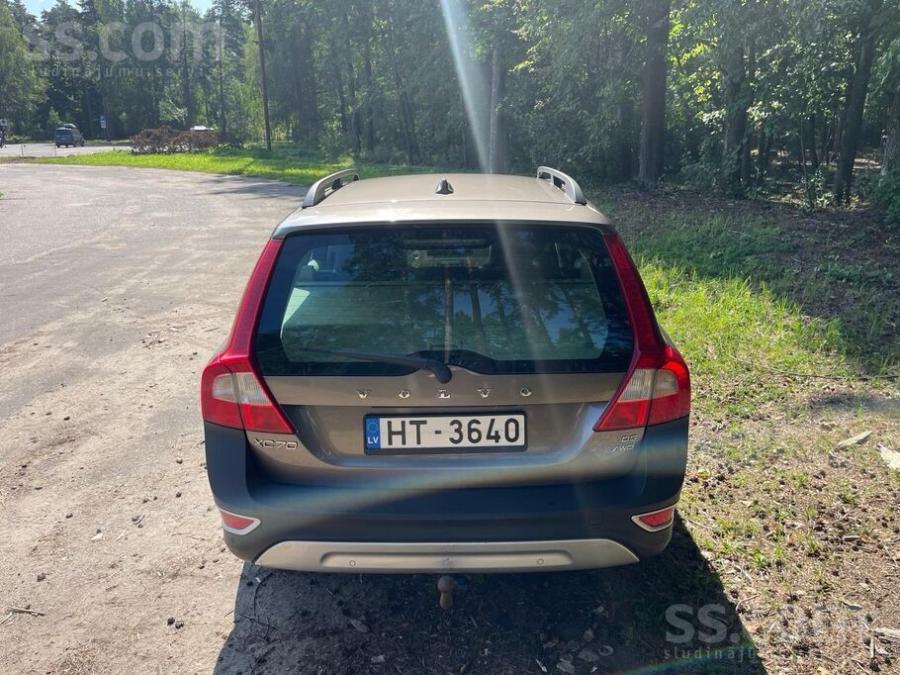 Brown Volvo XC70 2008 in Riga, with an engine capacity of 2.40 L and mileage of 520 thousand km for 1600 €, photo 8 on AUTOMOTO.COM.LV