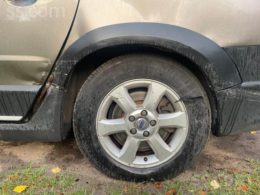 Brown Volvo XC70 2008 in Riga, with an engine capacity of 2.40 L and mileage of 520 thousand km for 1600 €, photo 9 on AUTOMOTO.COM.LV