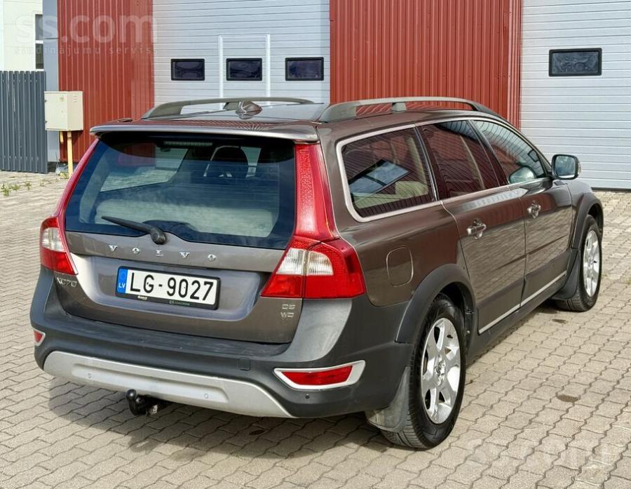Brown Volvo XC70 2008 in Riga, with an engine capacity of 2.40 L and mileage of 484 thousand km for 3450 €, photo 6 on AUTOMOTO.COM.LV