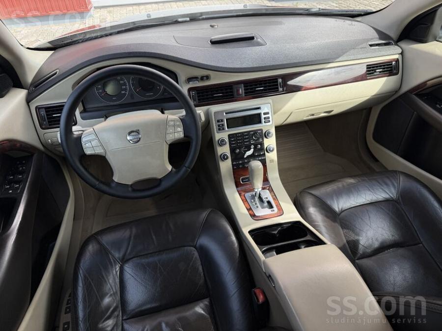 Brown Volvo XC70 2008 in Riga, with an engine capacity of 2.40 L and mileage of 484 thousand km for 3450 €, photo 8 on AUTOMOTO.COM.LV