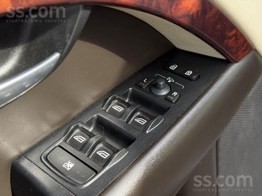 Brown Volvo XC70 2008 in Riga, with an engine capacity of 2.40 L and mileage of 484 thousand km for 3450 €, photo 11 on AUTOMOTO.COM.LV