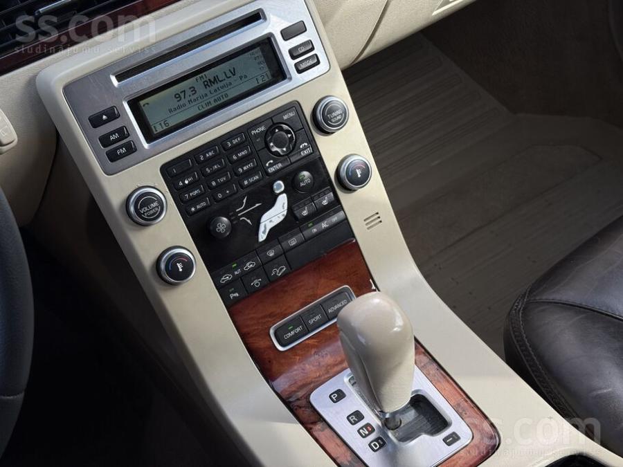 Brown Volvo XC70 2008 in Riga, with an engine capacity of 2.40 L and mileage of 484 thousand km for 3450 €, photo 13 on AUTOMOTO.COM.LV