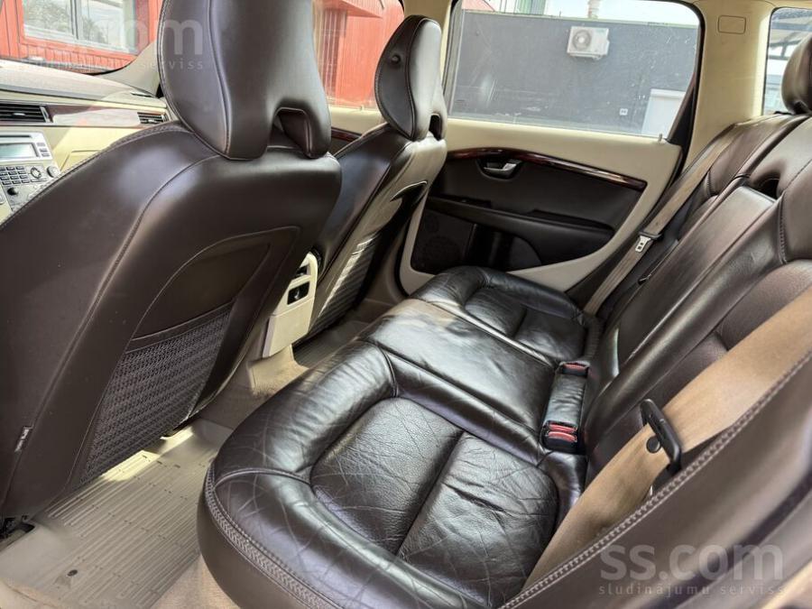Brown Volvo XC70 2008 in Riga, with an engine capacity of 2.40 L and mileage of 484 thousand km for 3450 €, photo 17 on AUTOMOTO.COM.LV