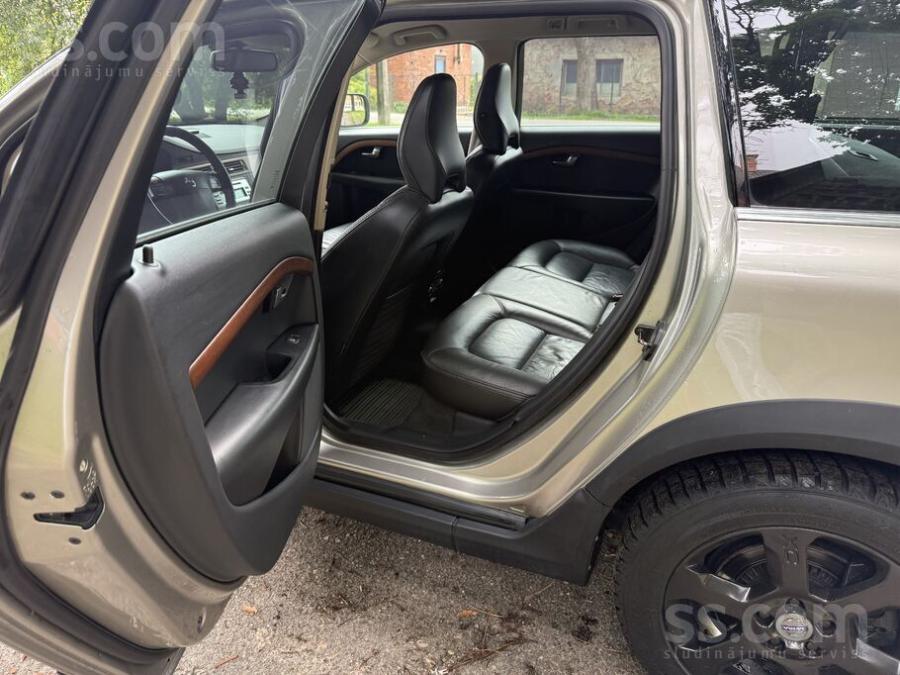 Brūns Volvo XC70 2008 Bauska, ar dzinēja tilpumu 2.40 L un nobraukumu 431 tūkst. km par 4200 €, foto 12 vietnē AUTOMOTO.COM.LV
