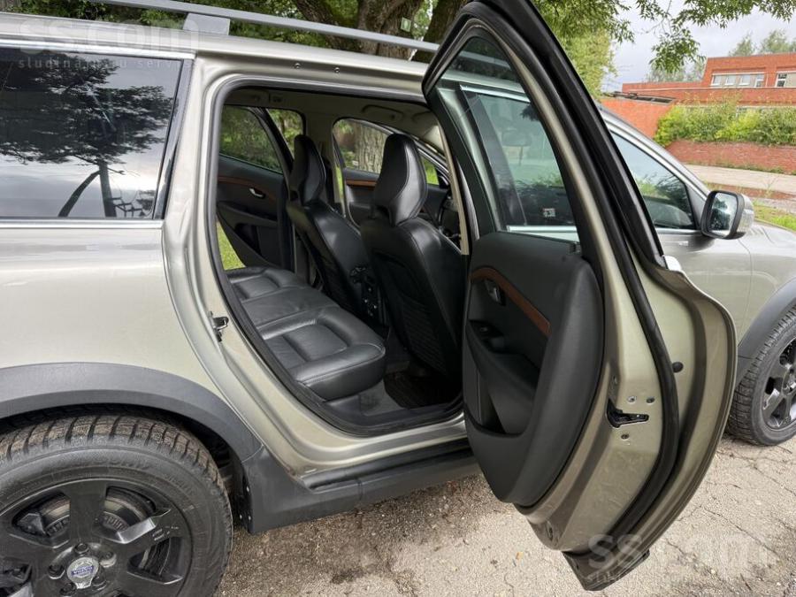 Brūns Volvo XC70 2008 Bauska, ar dzinēja tilpumu 2.40 L un nobraukumu 431 tūkst. km par 4200 €, foto 13 vietnē AUTOMOTO.COM.LV