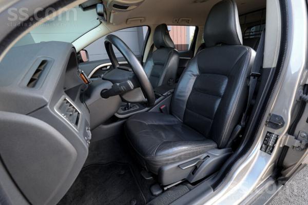 Brūns Volvo XC70 2008 Jelgava, ar dzinēja tilpumu 2.40 L un nobraukumu 0 tūkst. km par 6900 €, foto 9 vietnē AUTOMOTO.COM.LV