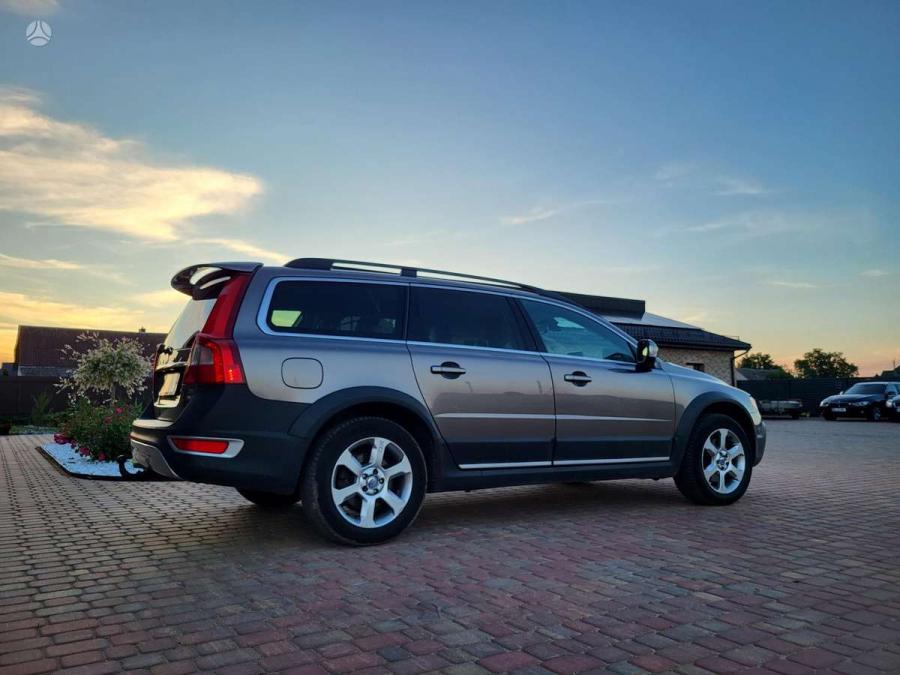 Brūns Volvo XC70 2008 Viļņa, ar dzinēja tilpumu 2.40 L un nobraukumu 290 tūkst. km par 6199 €, foto 1 vietnē AUTOMOTO.COM.LV
