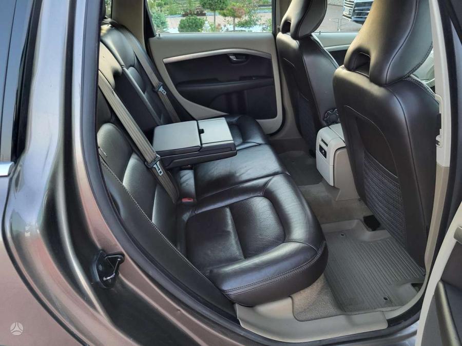 Brūns Volvo XC70 2008 Viļņa, ar dzinēja tilpumu 2.40 L un nobraukumu 290 tūkst. km par 6199 €, foto 14 vietnē AUTOMOTO.COM.LV