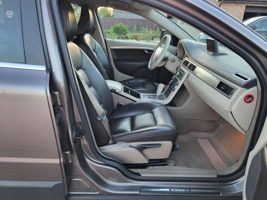Brūns Volvo XC70 2008 Viļņa, ar dzinēja tilpumu 2.40 L un nobraukumu 290 tūkst. km par 6199 €, foto 16 vietnē AUTOMOTO.COM.LV