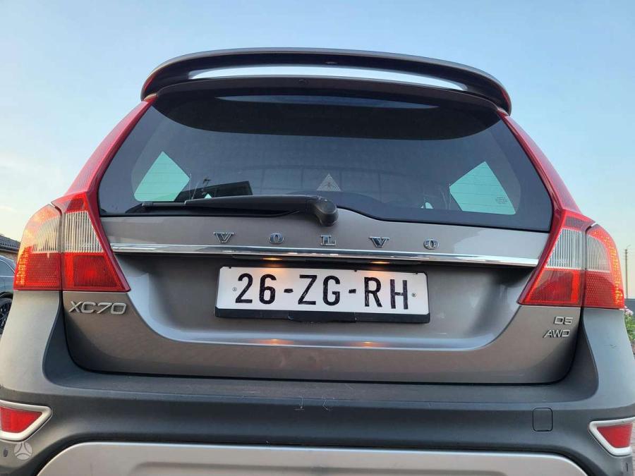 Brūns Volvo XC70 2008 Viļņa, ar dzinēja tilpumu 2.40 L un nobraukumu 290 tūkst. km par 6199 €, foto 23 vietnē AUTOMOTO.COM.LV