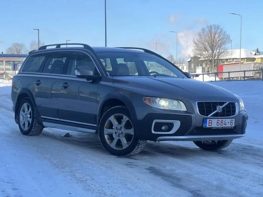 Brūns Volvo XC70 2008 Rēzekne, ar dzinēja tilpumu 2.40 L un nobraukumu 328 tūkst. km par 4970 €, foto 4 vietnē AUTOMOTO.COM.LV