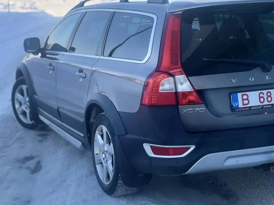 Brūns Volvo XC70 2008 Rēzekne, ar dzinēja tilpumu 2.40 L un nobraukumu 328 tūkst. km par 4970 €, foto 7 vietnē AUTOMOTO.COM.LV