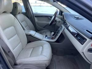 Brūns Volvo XC70 2008 Rēzekne, ar dzinēja tilpumu 2.40 L un nobraukumu 328 tūkst. km par 4970 €, foto 13 vietnē AUTOMOTO.COM.LV
