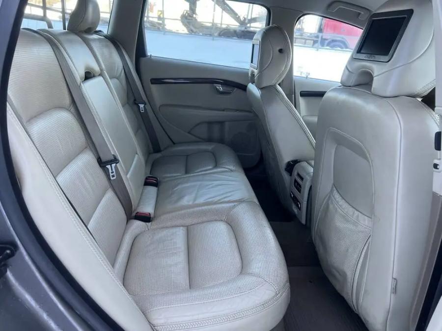 Brūns Volvo XC70 2008 Rēzekne, ar dzinēja tilpumu 2.40 L un nobraukumu 328 tūkst. km par 4970 €, foto 14 vietnē AUTOMOTO.COM.LV