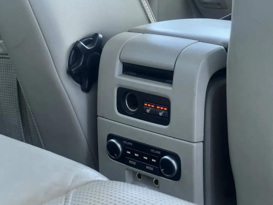 Brūns Volvo XC70 2008 Rēzekne, ar dzinēja tilpumu 2.40 L un nobraukumu 328 tūkst. km par 4970 €, foto 17 vietnē AUTOMOTO.COM.LV