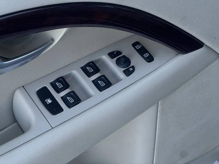 Brūns Volvo XC70 2008 Rēzekne, ar dzinēja tilpumu 2.40 L un nobraukumu 328 tūkst. km par 4970 €, foto 20 vietnē AUTOMOTO.COM.LV