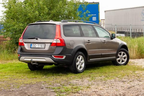 Brūns Volvo XC70 2008 Rīga, ar dzinēja tilpumu 2.40 L un nobraukumu 0 tūkst. km par 6495 €, foto 4 vietnē AUTOMOTO.COM.LV