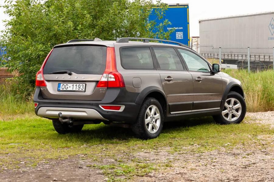 Brūns Volvo XC70 2008 Rīga, ar dzinēja tilpumu 2.40 L un nobraukumu 0 tūkst. km par 6495 €, foto 5 vietnē AUTOMOTO.COM.LV
