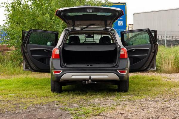 Brūns Volvo XC70 2008 Rīga, ar dzinēja tilpumu 2.40 L un nobraukumu 0 tūkst. km par 6495 €, foto 5 vietnē AUTOMOTO.COM.LV