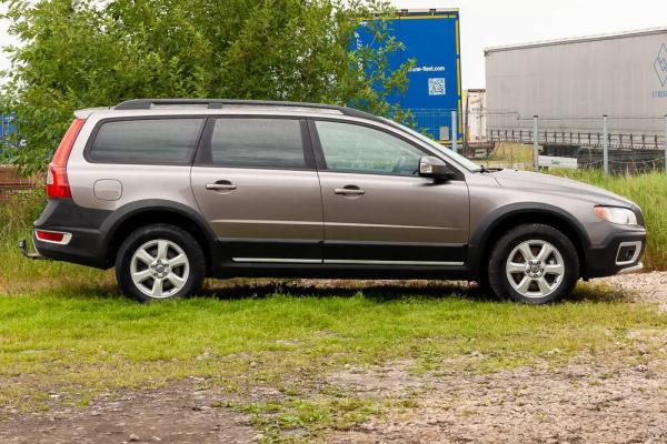 Brūns Volvo XC70 2008 Rīga, ar dzinēja tilpumu 2.40 L un nobraukumu 0 tūkst. km par 6495 €, foto 7 vietnē AUTOMOTO.COM.LV